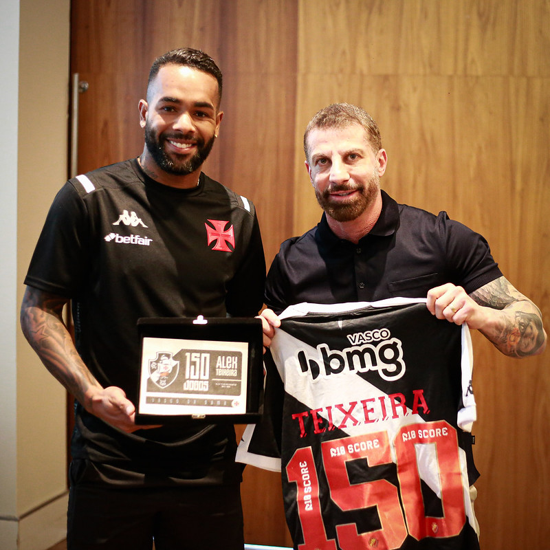 Vasco acerta rescisão contratual de Alex Teixeira